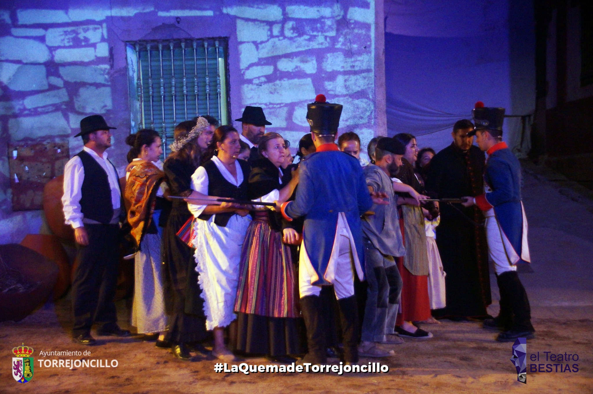Las imágenes de una noche inolvidable para la historia de Torrejoncillo ...